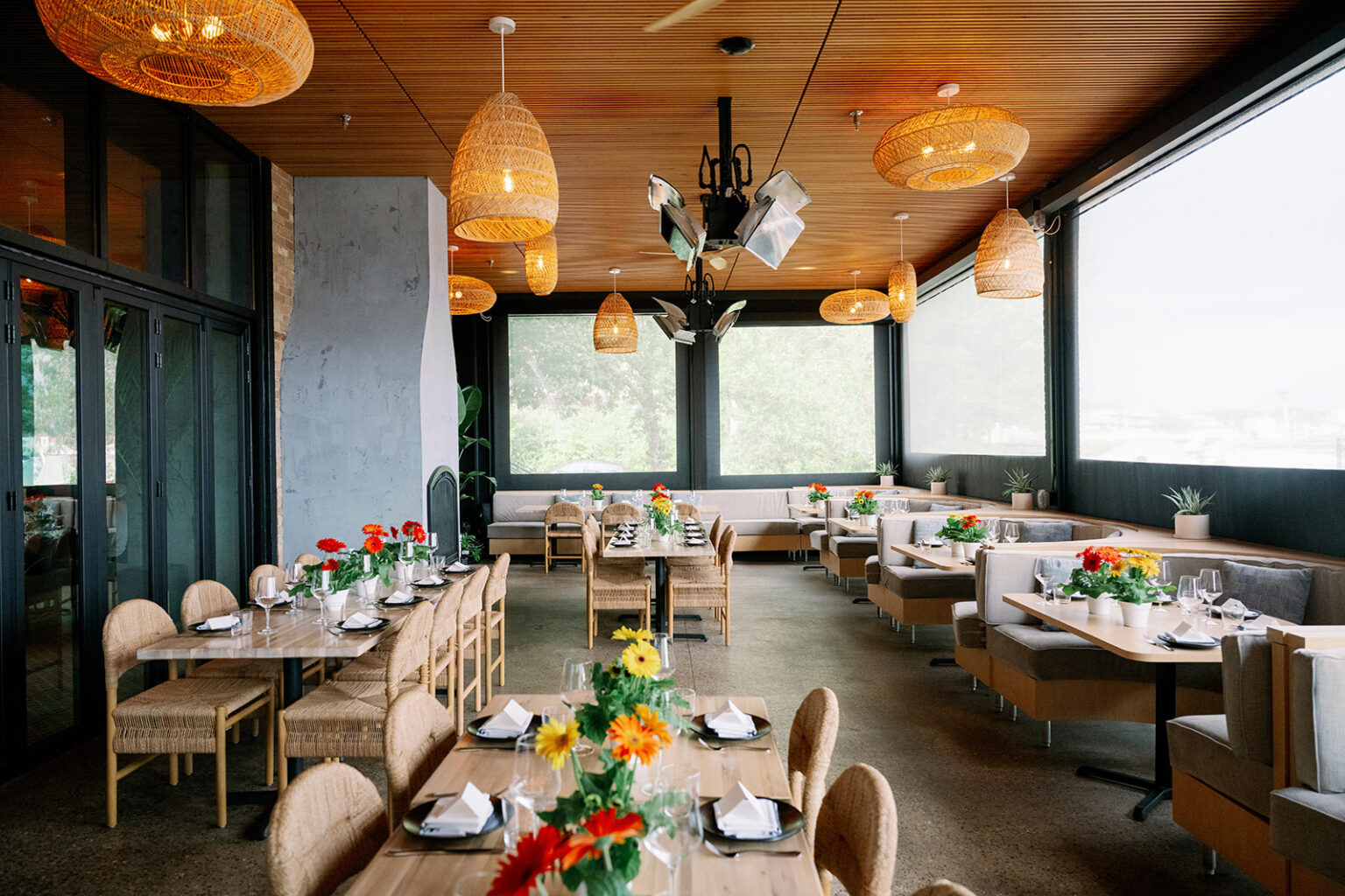 A Modern Floral Wedding at Minikahda Club • katherinemarchand.com